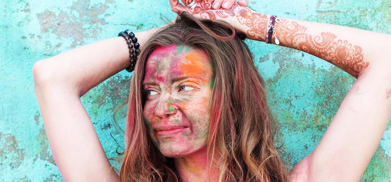 10 Simple Tips To Take Off Holi Colours Safely | Make Up Tips